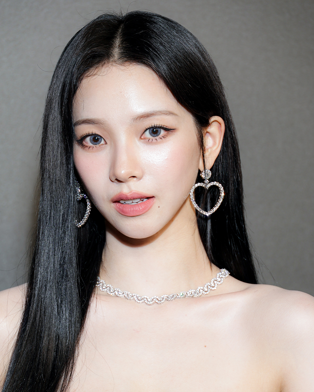 14 K-Pop Stars Who Love Their Diamond Jewelry - Natural Diamonds