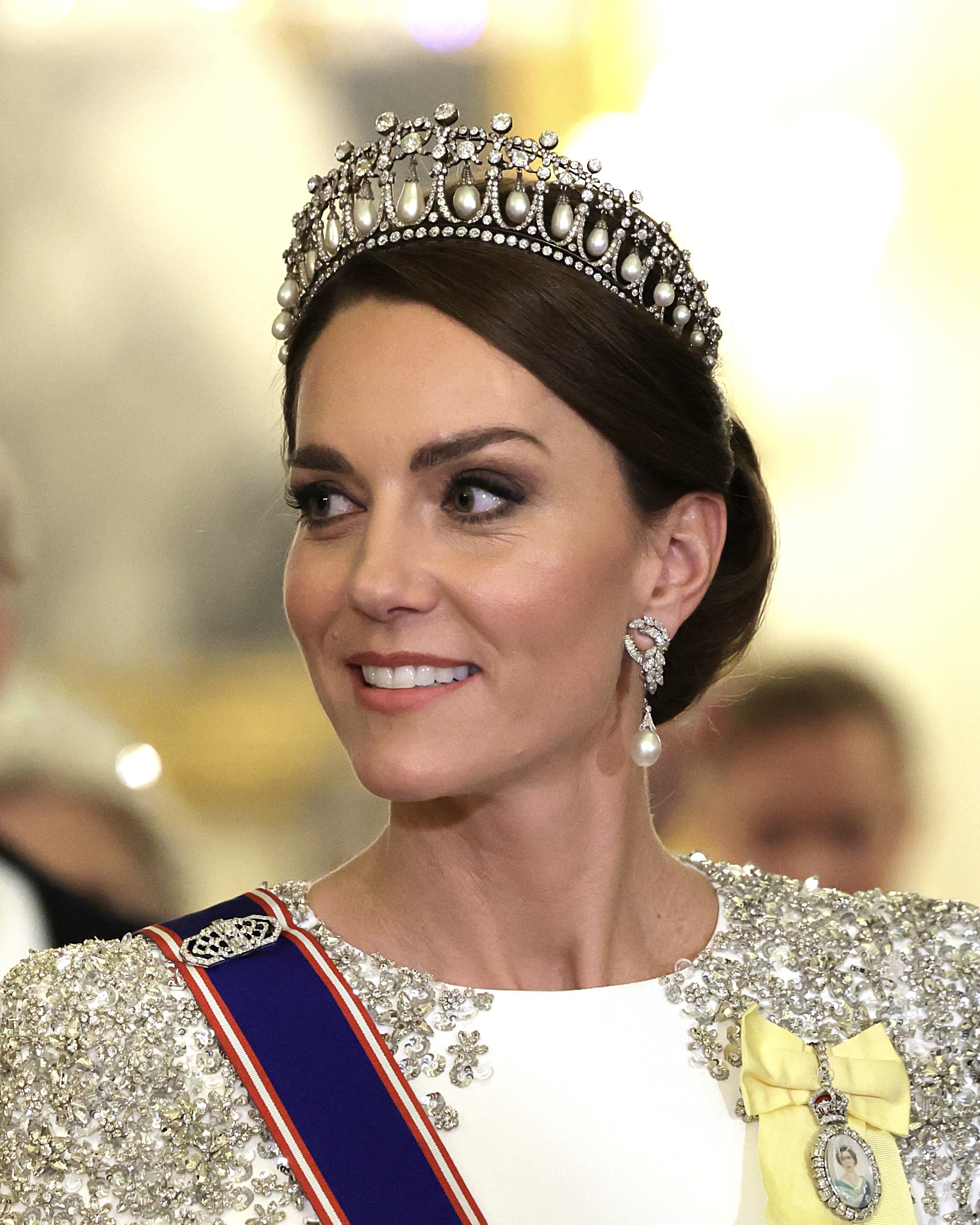 Les Moments Les Plus Historiques De Kate Middleton En Tiare Royale De ...