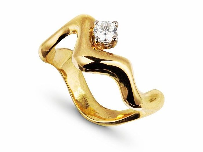 12 Captivating Floating Diamond Rings for Modern Couples