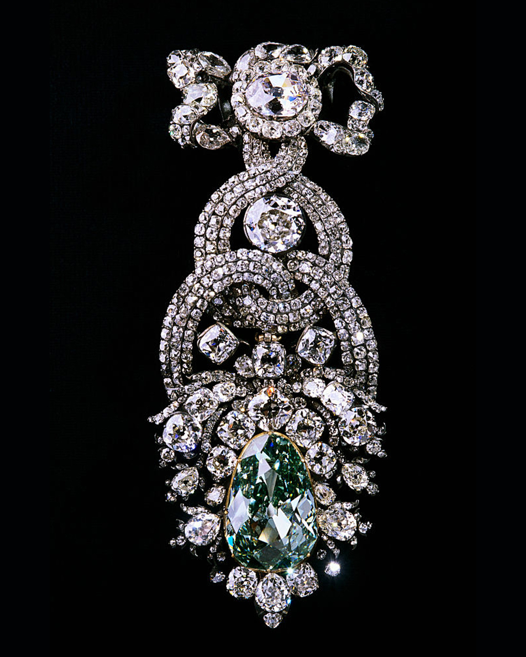 Champagne Diamond: 11 Reasons to Love This Stunning Stone