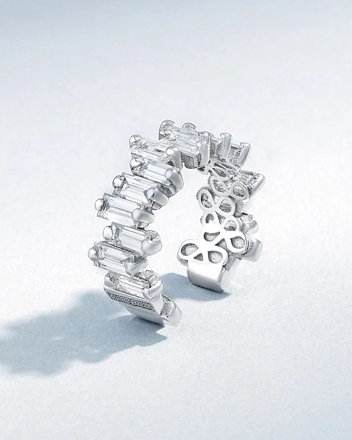 20 Stunning Natural Diamond Ear Cuffs You’ll Wear on Repeat