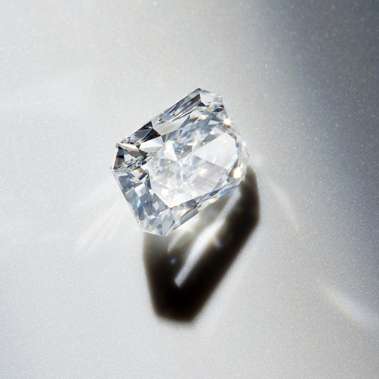 Diamond Shape Guide: Maximize Style and Visual Impact