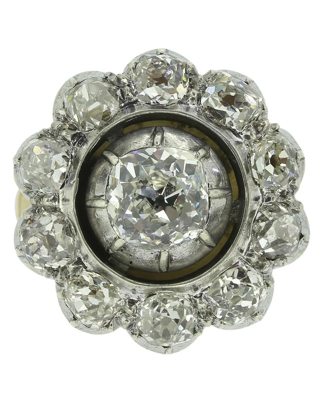 21 Glamorous Diamond Cluster Rings To Inspire Your Style