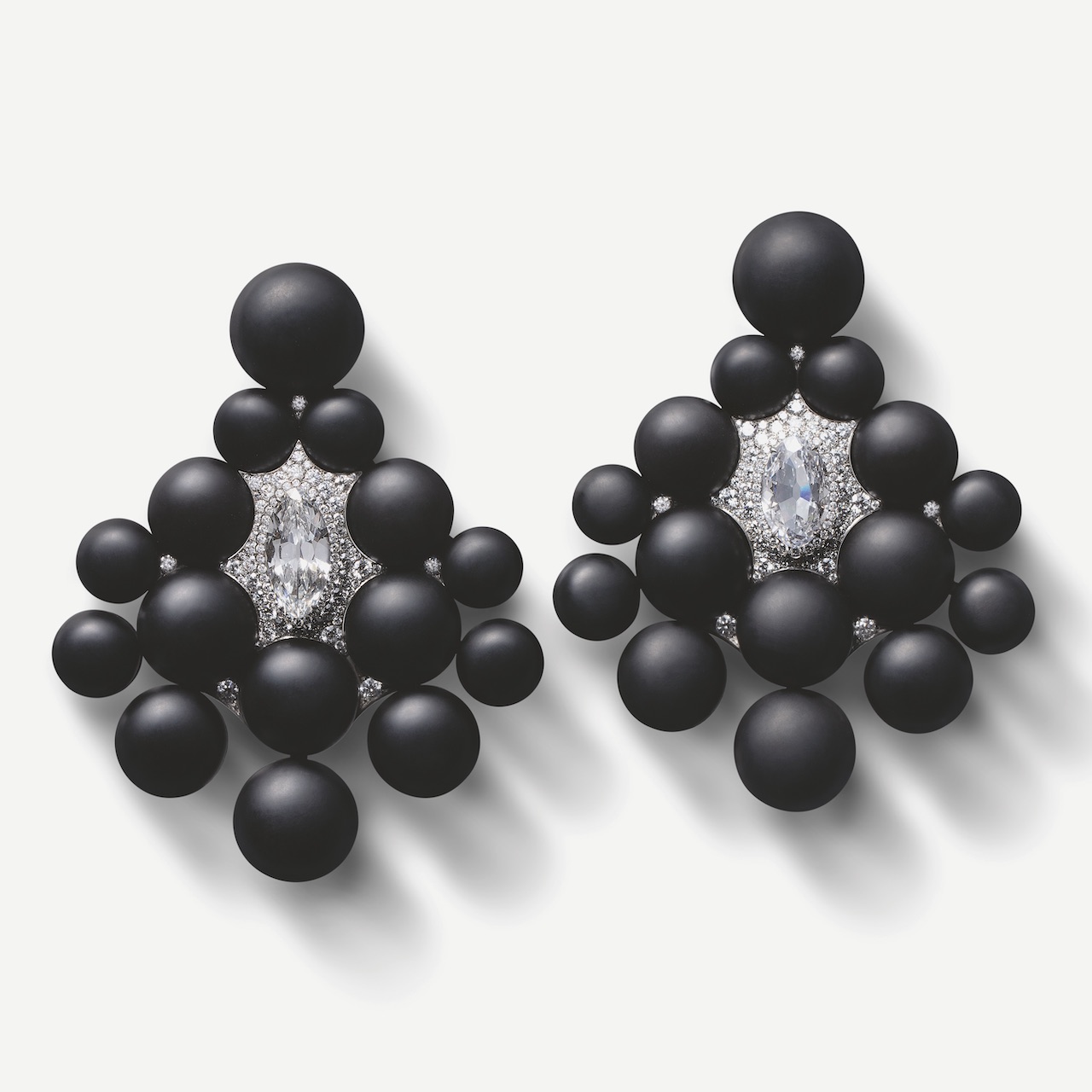 The Jewelry Book: A Powerful Look at 300 Jewelry Visionaries