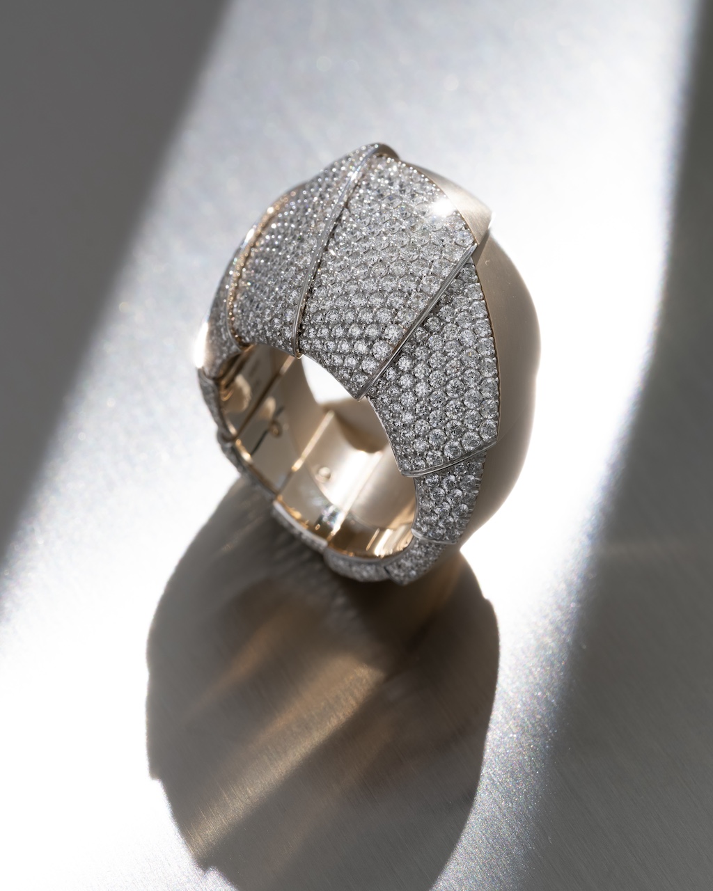 Pavé Diamonds: A Second Skin of Stunning Craftmanship